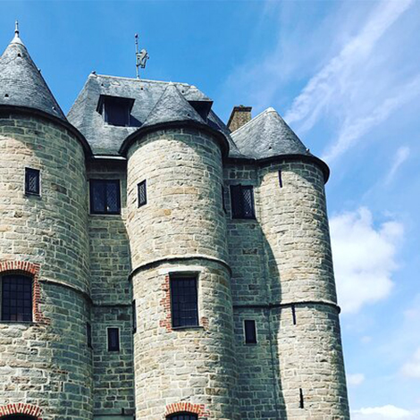 AMUSONS-NOUS AU DONJON - Oukankoi